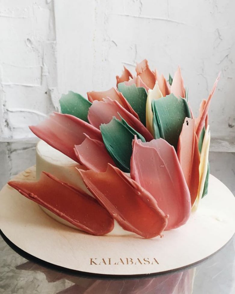 5 Beautiful White Chocolate Cake Decorations