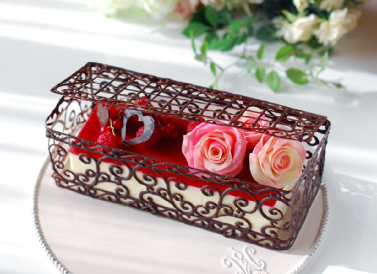 How to Make Beautiful Piping Chocolate Decorations for Your Creations