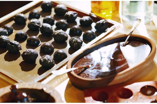 Chocolate Dipping Techniques to Create the Perfect Truffles and Pralines